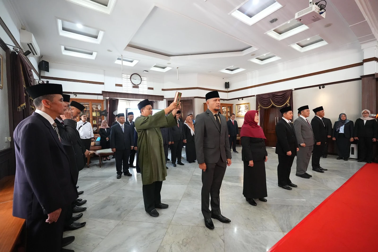 Wali Kota Sukabumi Lantik Pejabat Eselon II dan Direktur Perumda BPR